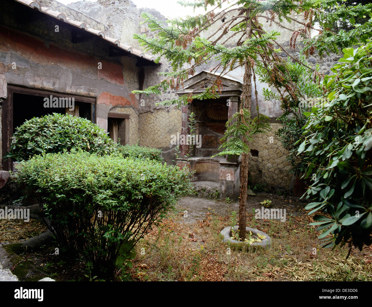 Roman lares pompeii hi-res stock photography and images - Alamy