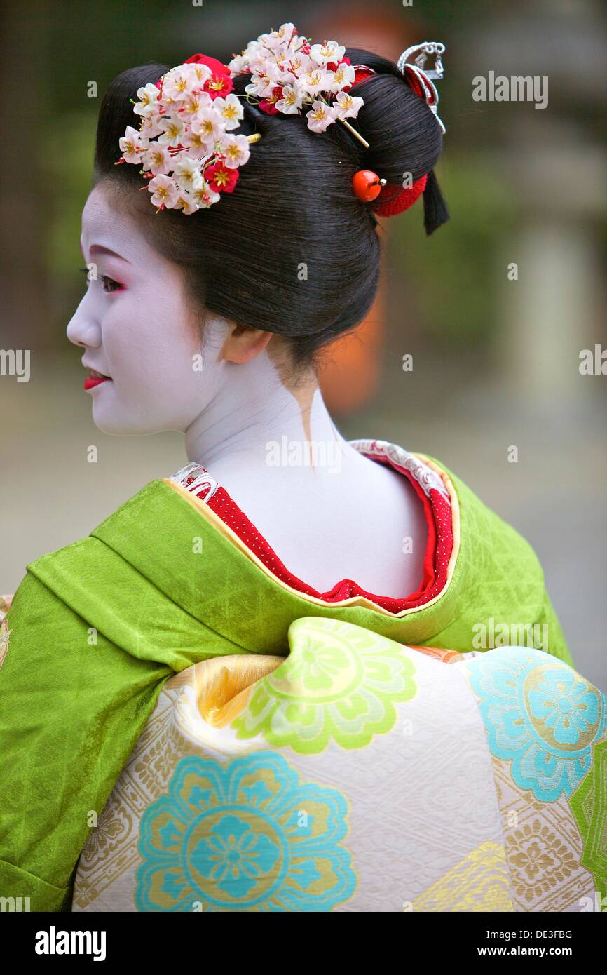 Geisha japan and back view hi-res stock photography and images - Alamy