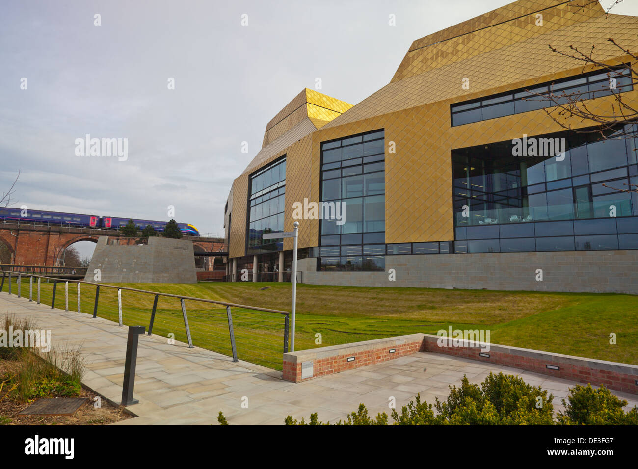 'The Hive' at The University of Worcester is Britain's first joint ...