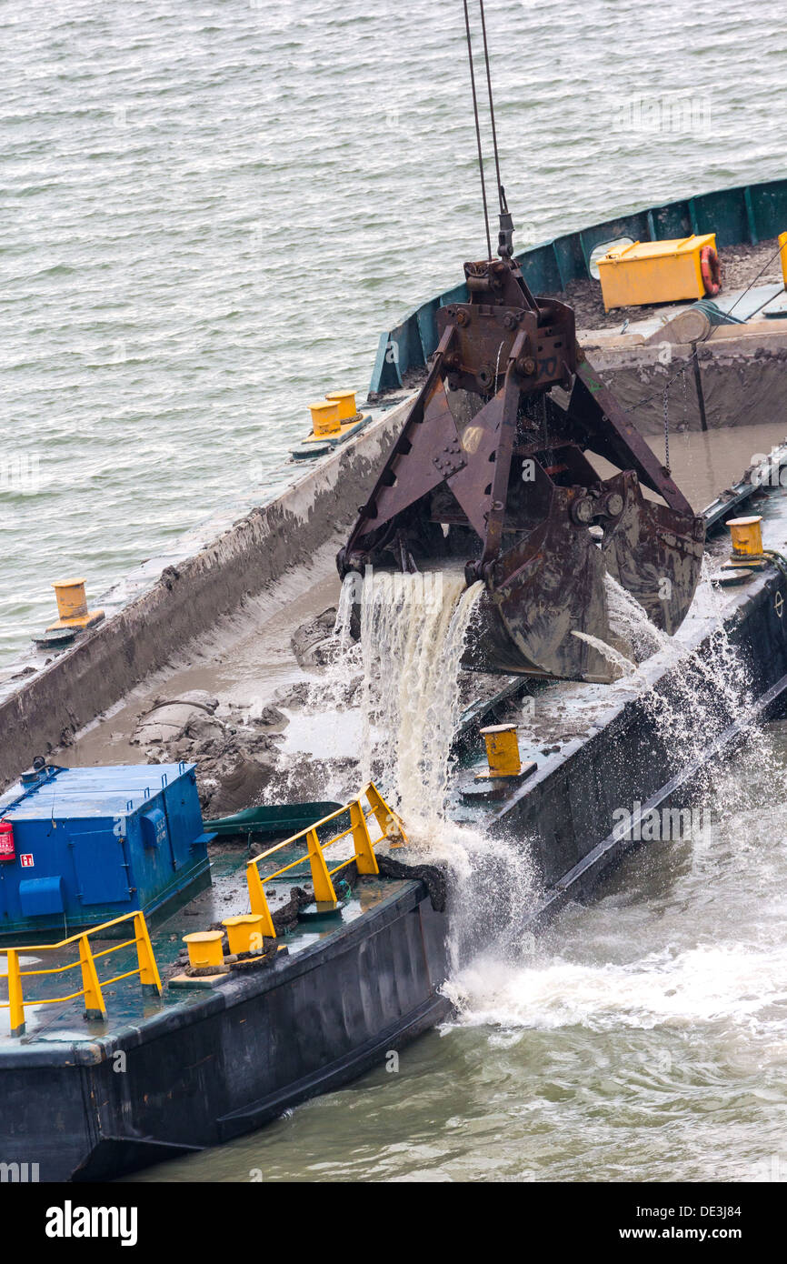 Dredging operations hi-res stock photography and images - Alamy