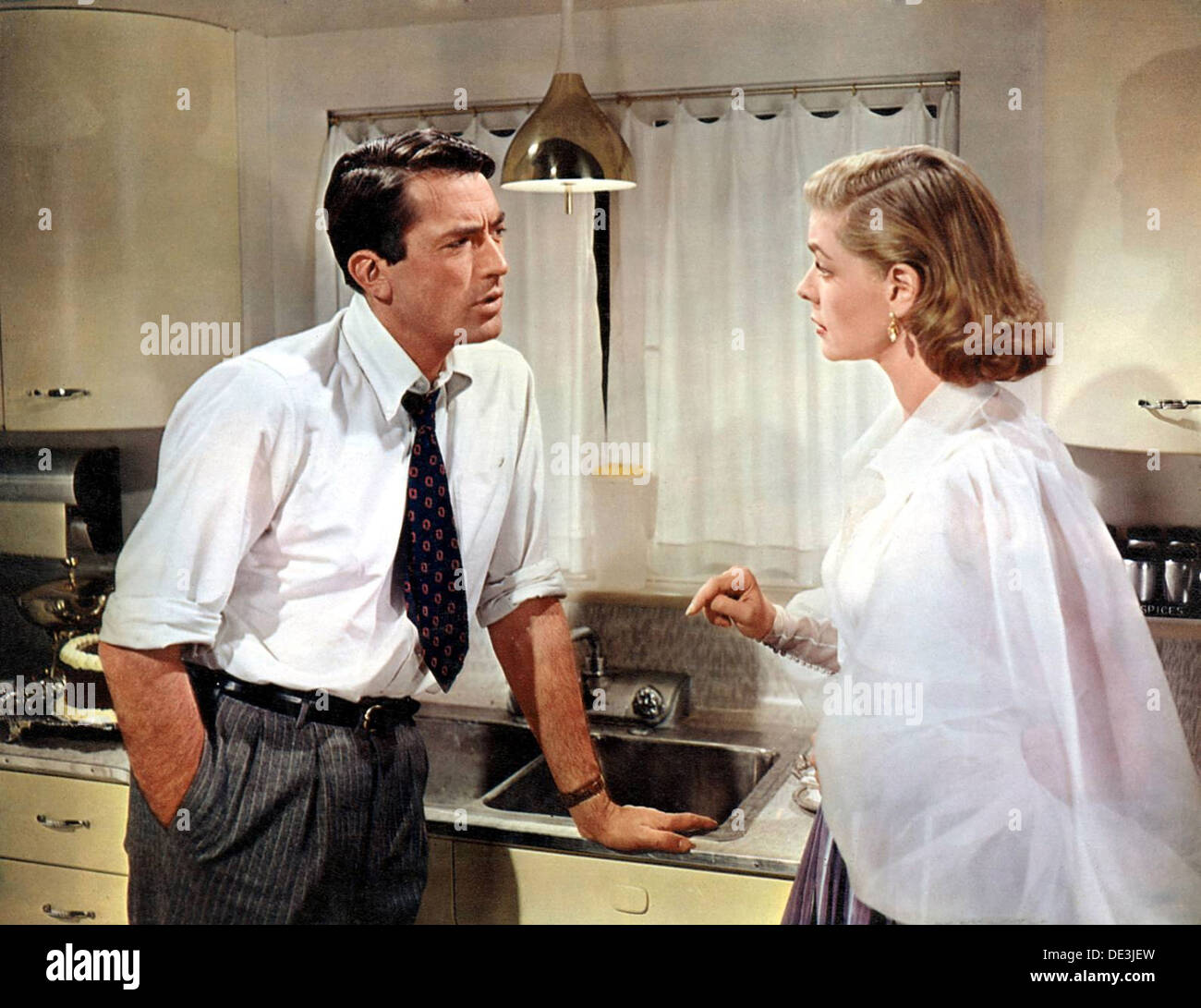 DESIGNING WOMAN 1957 MGM film with Lauren Bacall and Gregory Peck Stock ...