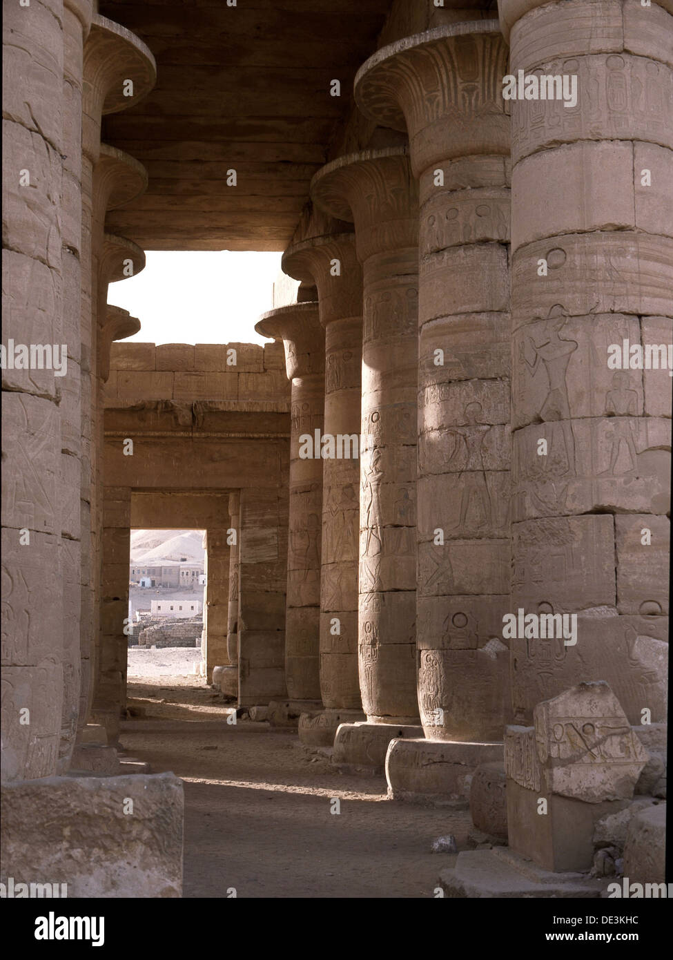 Mortuary temple of pharaoh ramesses ii hi-res stock photography and ...