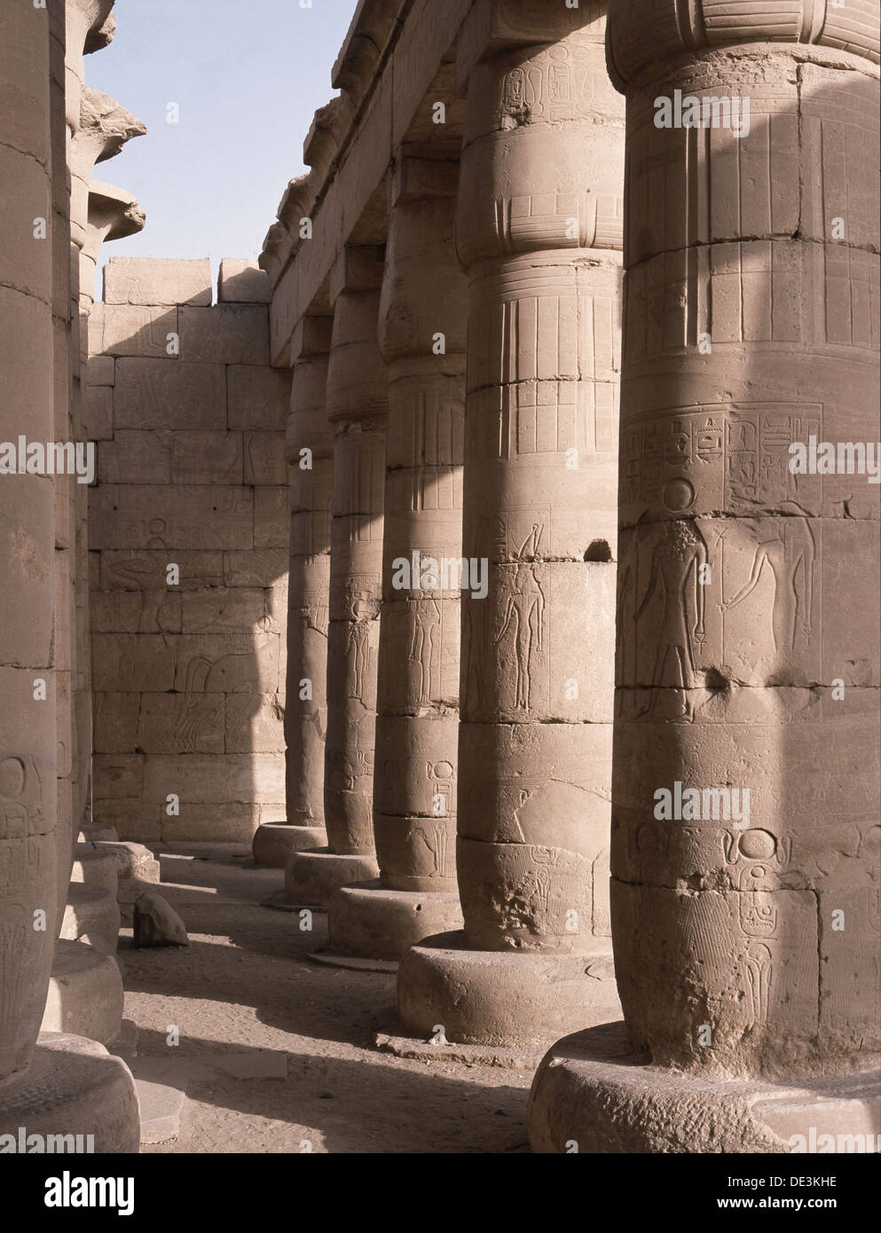 Mortuary temple of pharaoh ramesses ii hi-res stock photography and ...