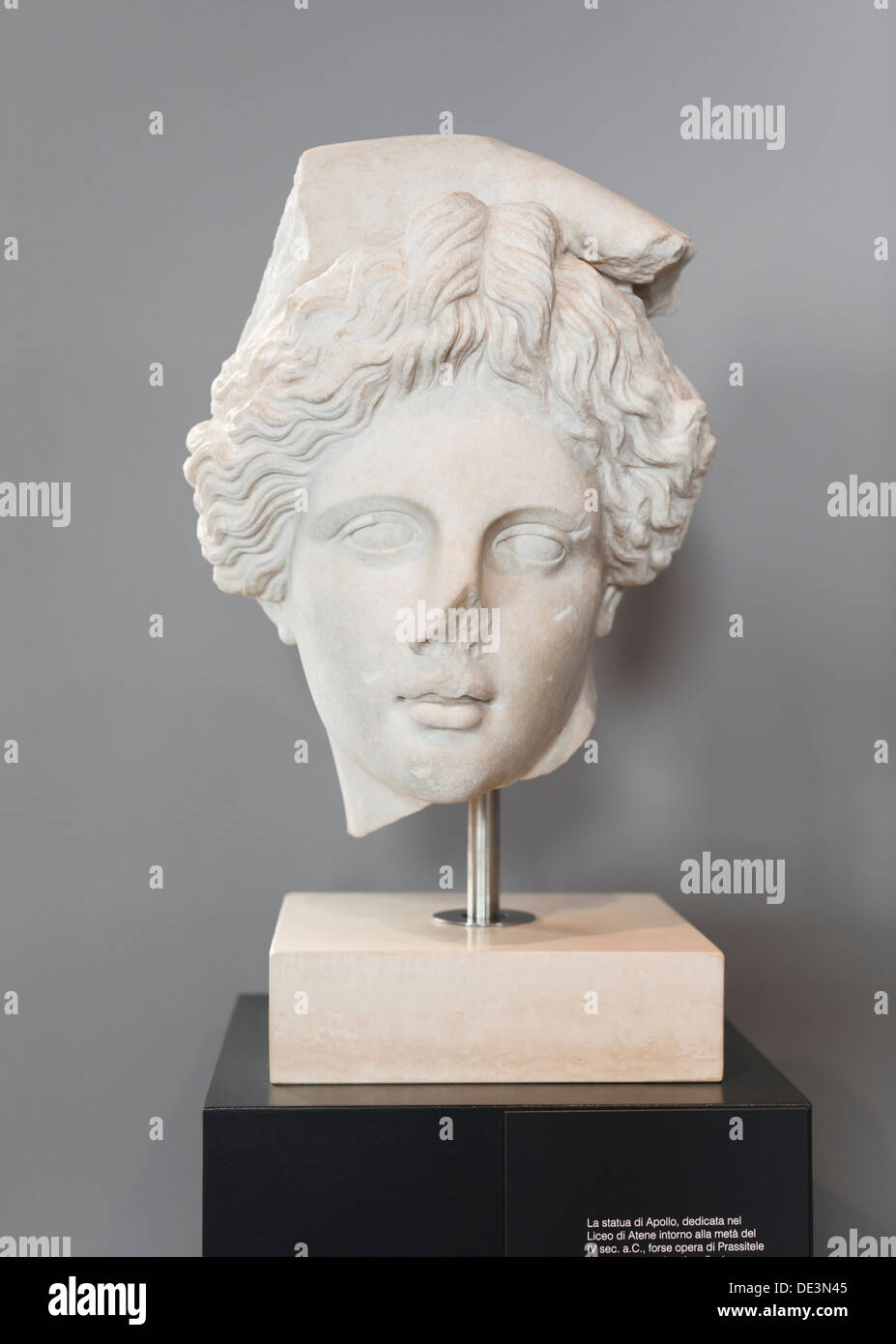 Apollo statue head hi-res stock photography and images - Alamy
