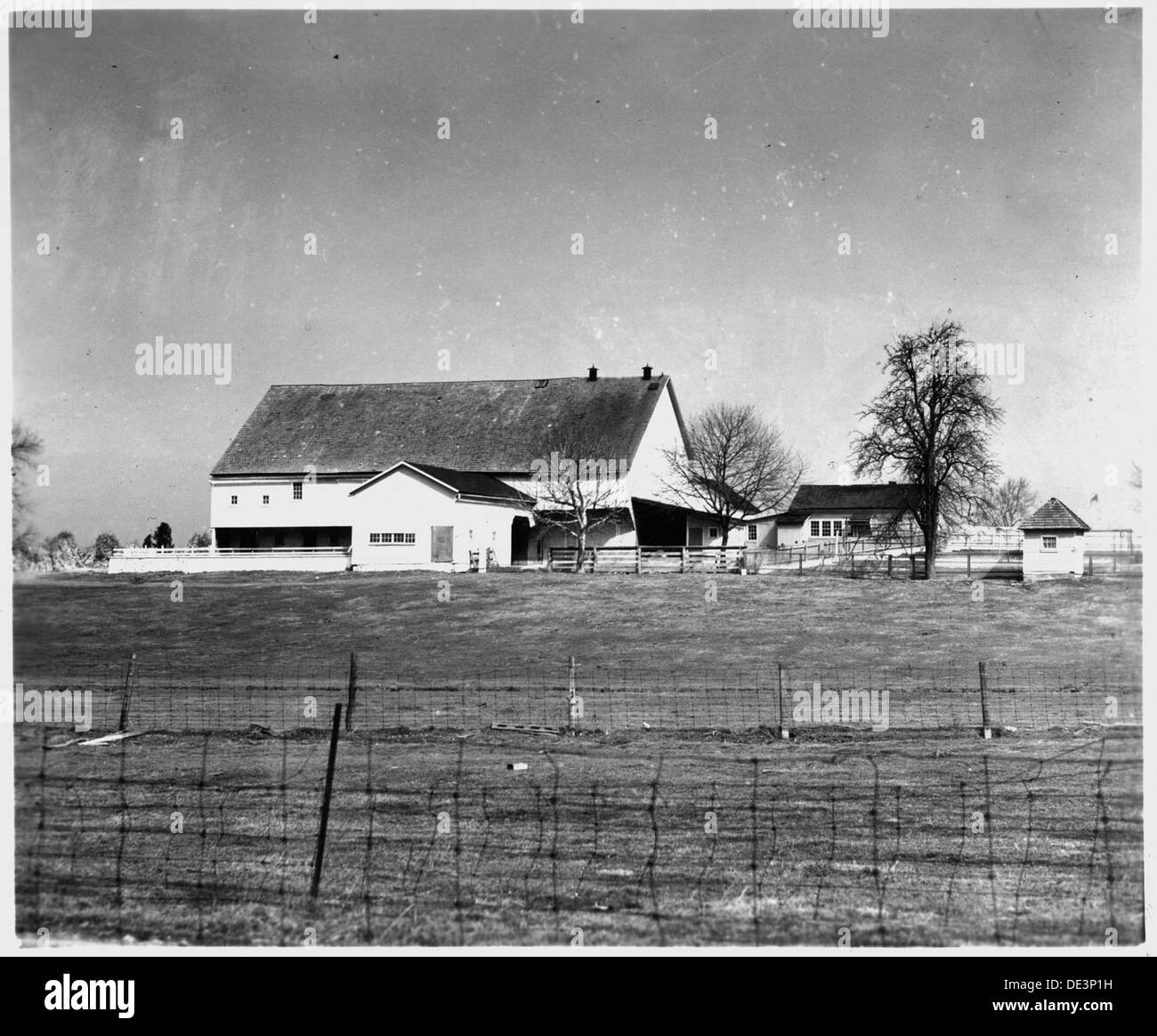 A traditional bank barn in Lancaster County, Pennsylvania, features an ...