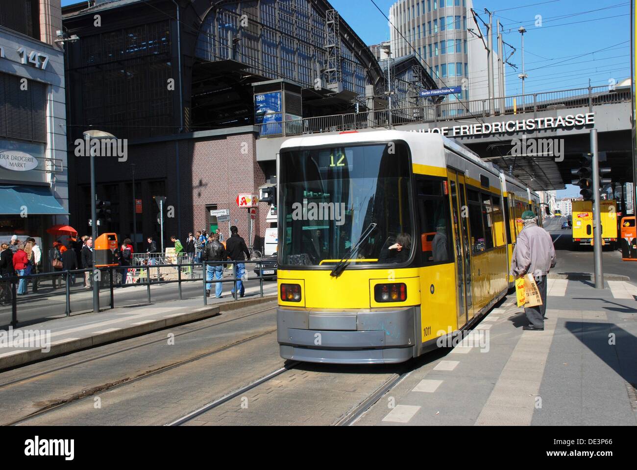 Railwaystation berlin hi-res stock photography and images - Alamy