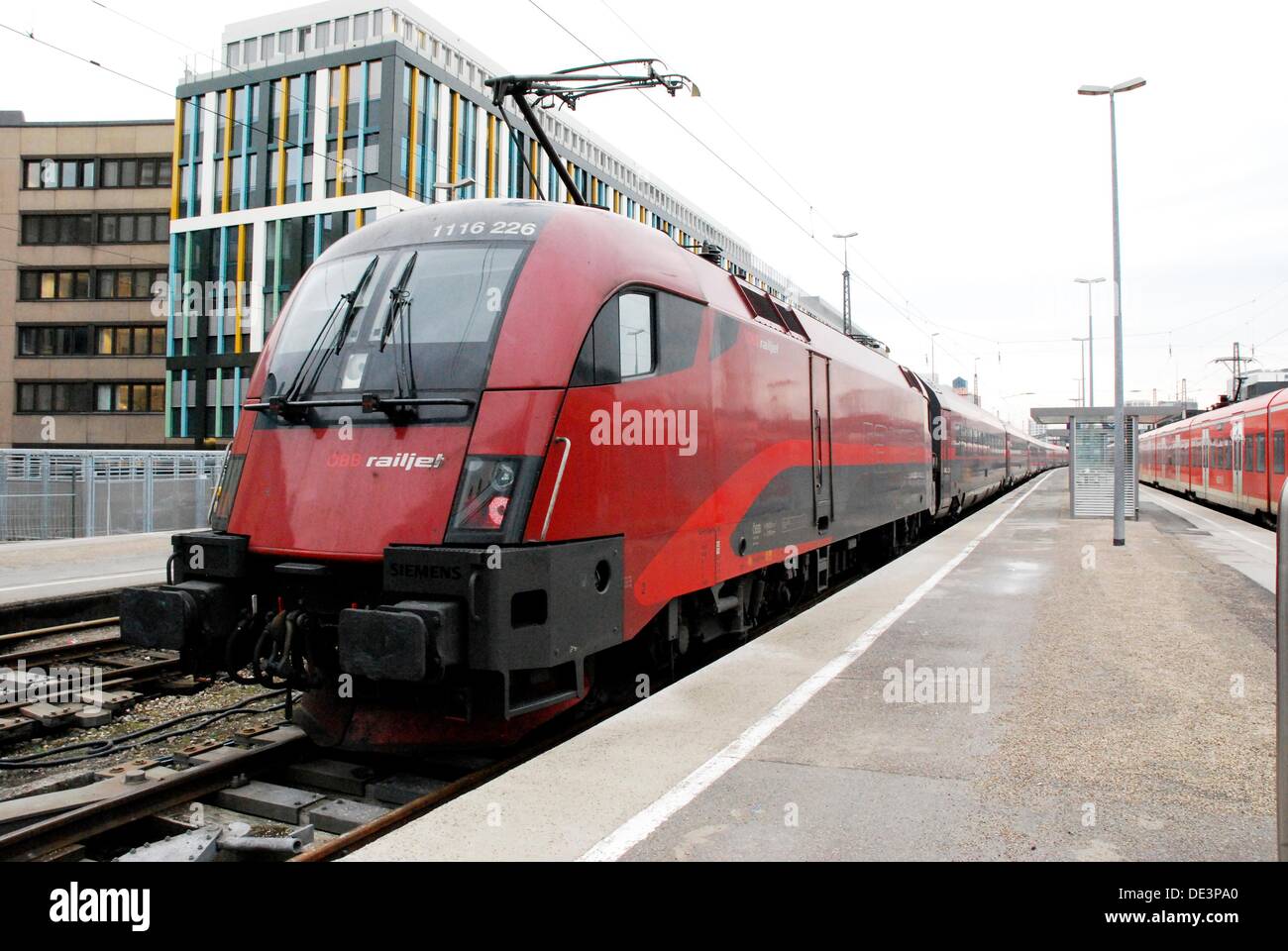 Obb railjet train hi-res stock photography and images - Alamy