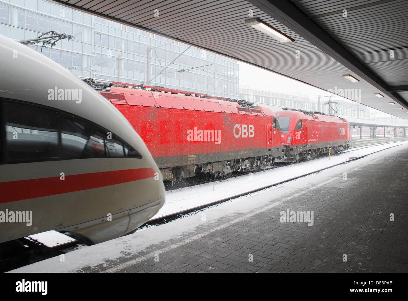 Obb railjet train hi-res stock photography and images - Alamy