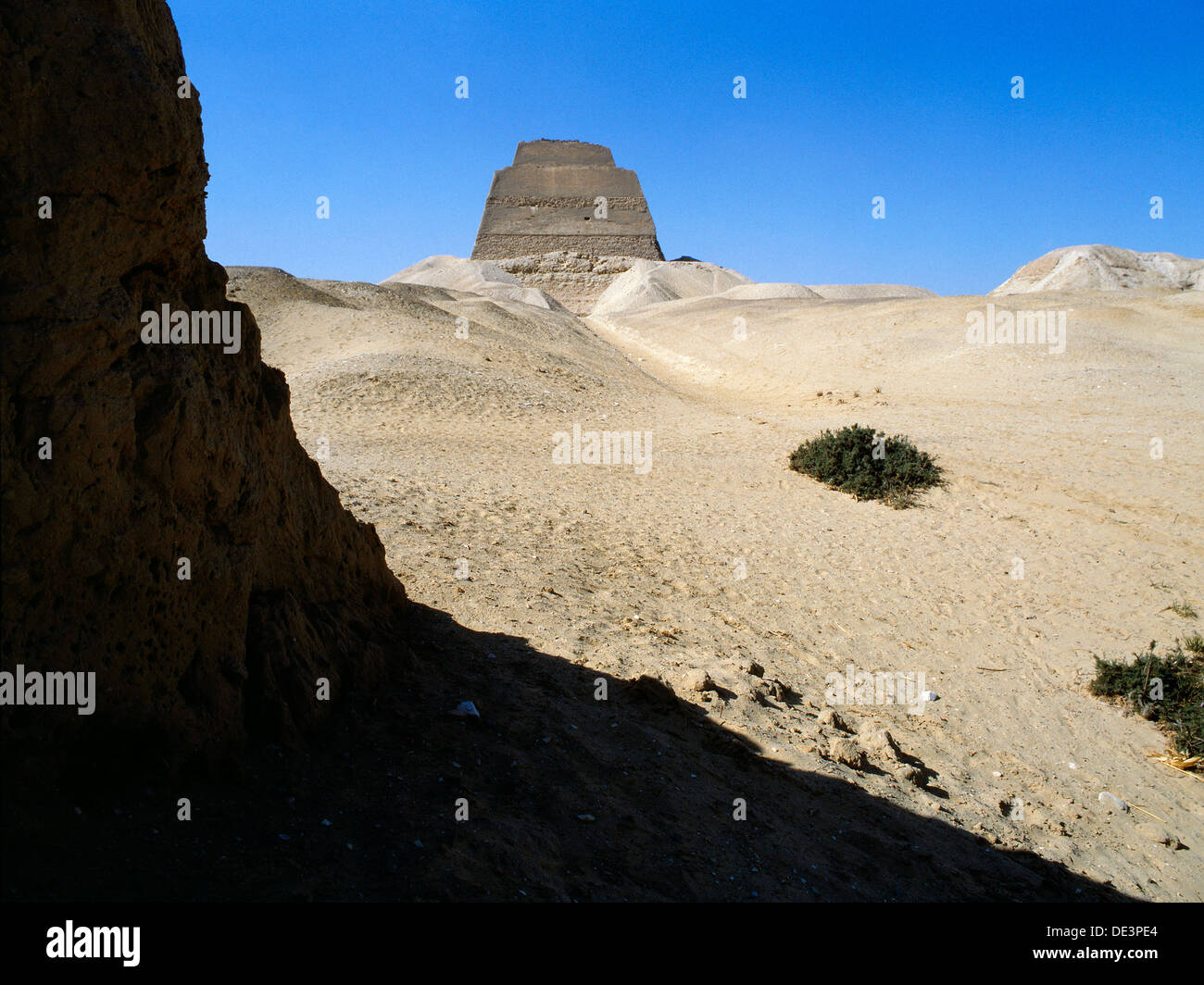Meidum pyramid burial hi-res stock photography and images - Alamy