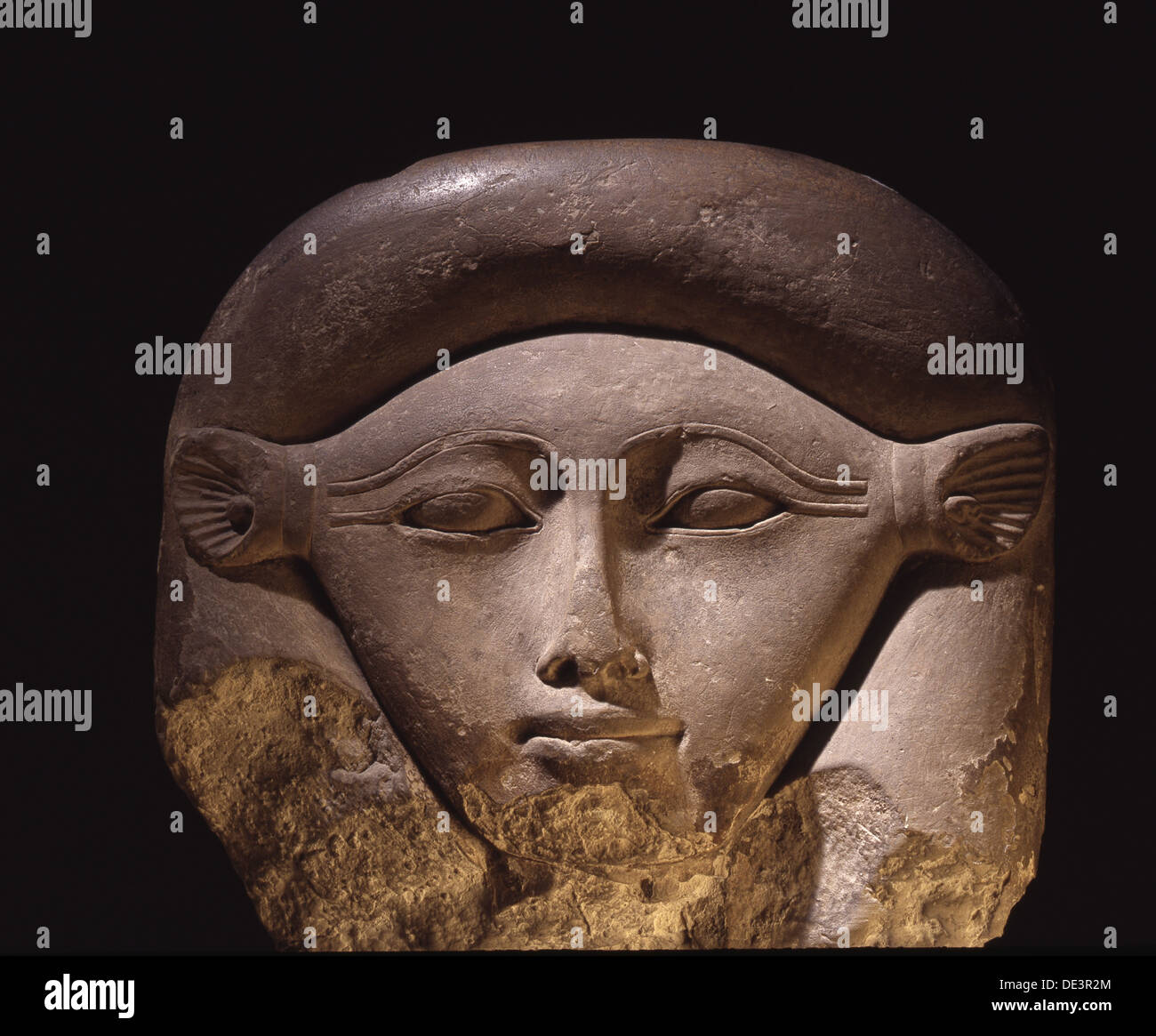 Limestone female head hi-res stock photography and images - Alamy