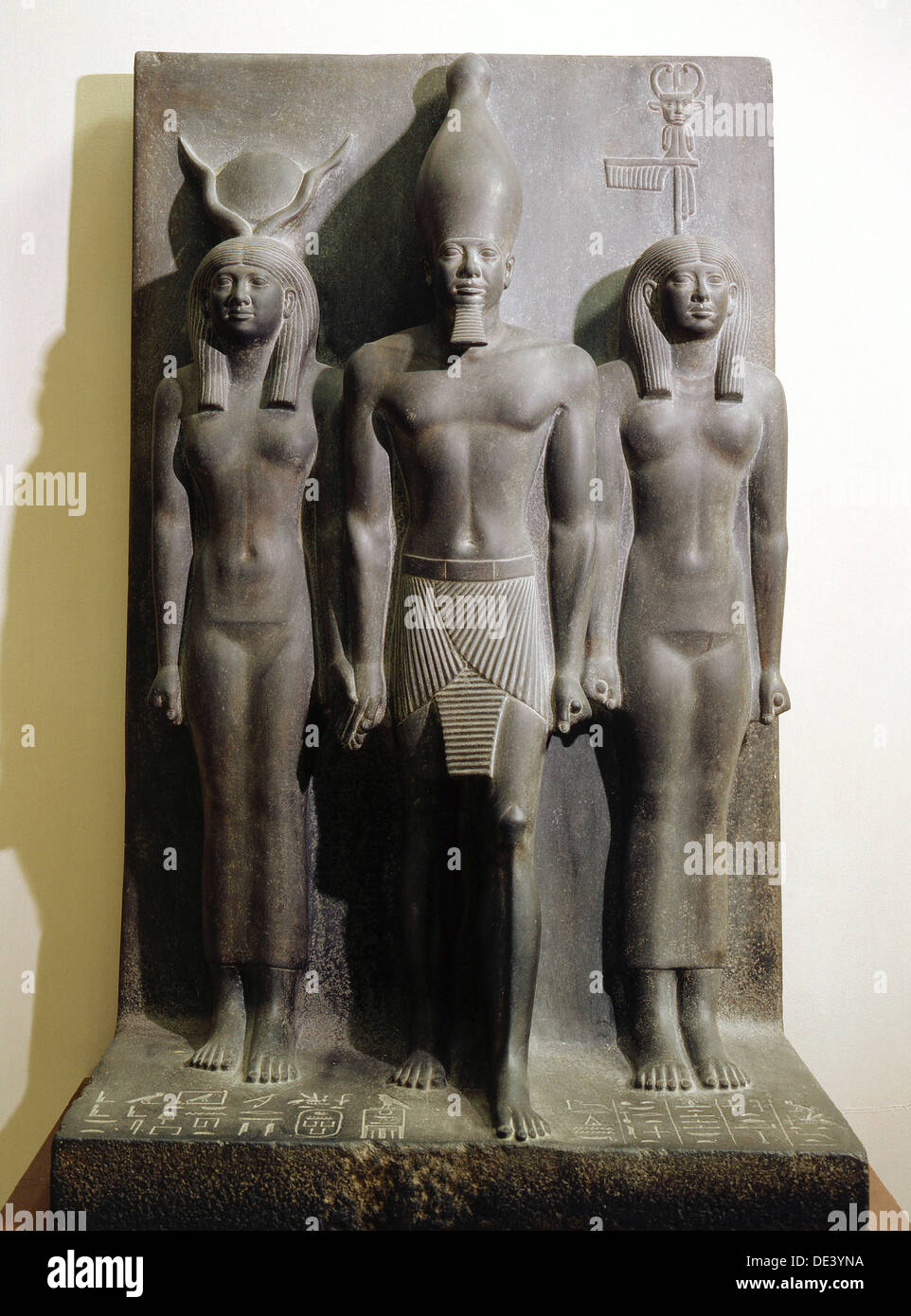 Statue of a goddess of ancient egypt hi-res stock photography and ...