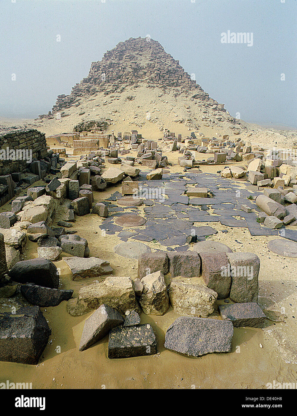 Sahures pyramid hi-res stock photography and images - Alamy