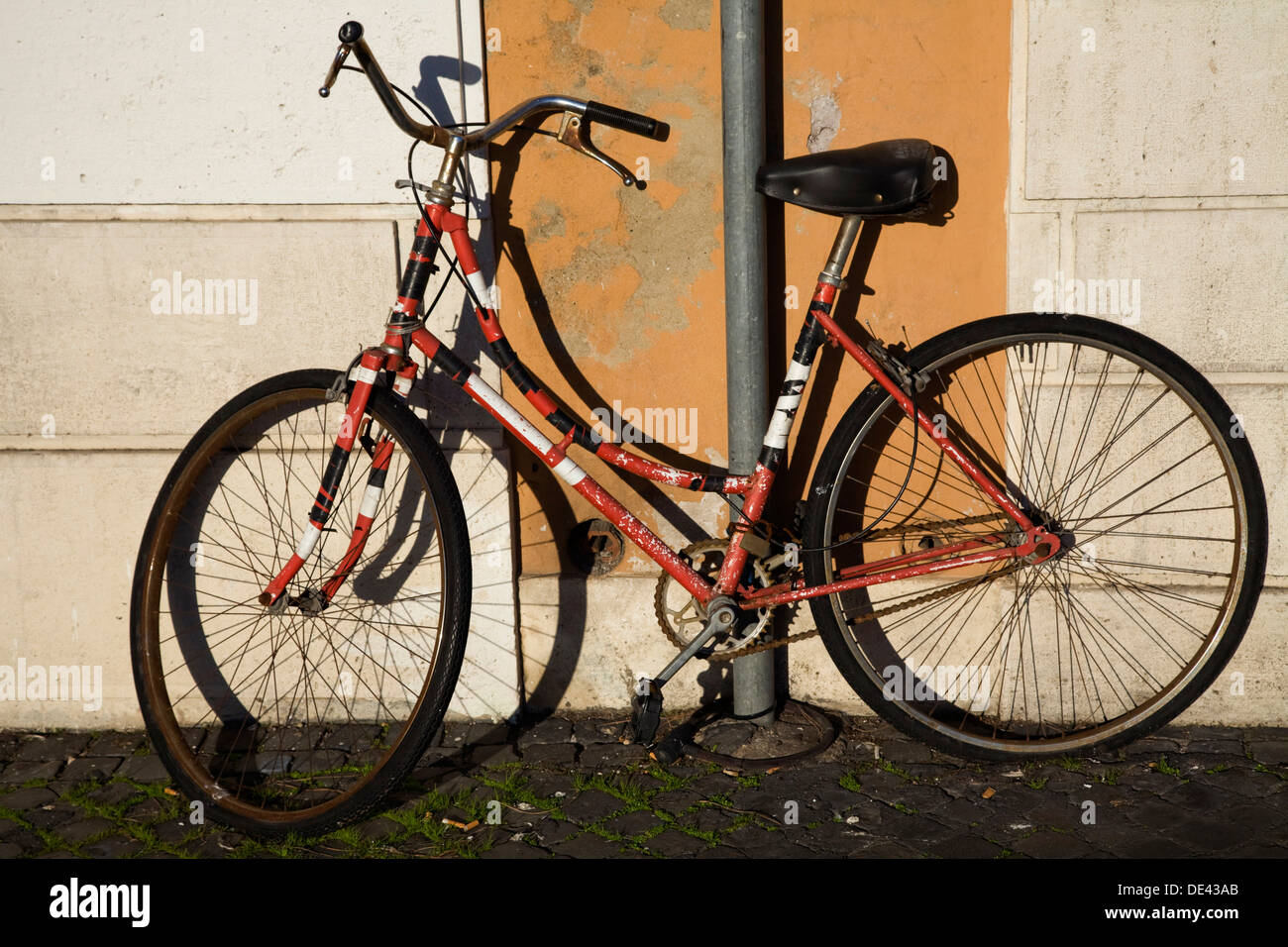 Bicycle on Isola Tiberina in Rome, Italy Stock Photo - Alamy
