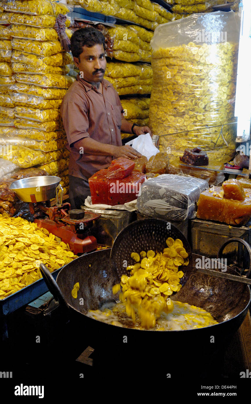 Indian man frying hi-res stock photography and images - Alamy