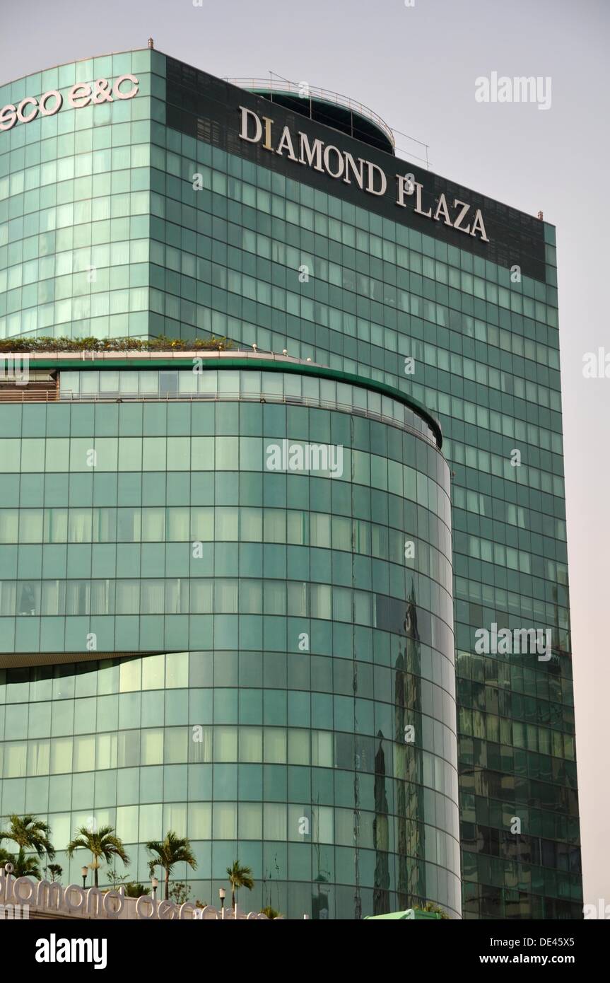 The diamond plaza mall hi-res stock photography and images - Alamy