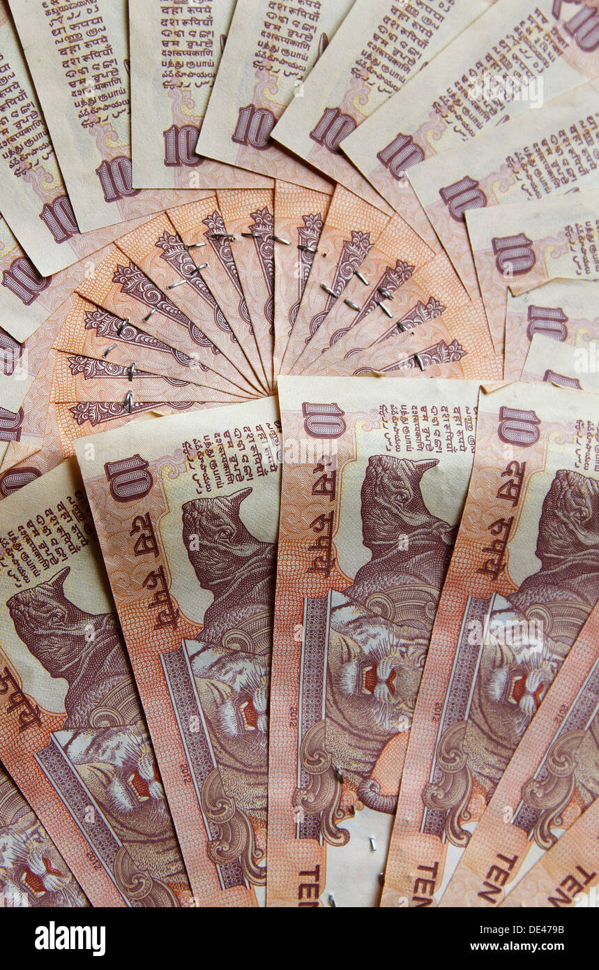 Indian money garland hi-res stock photography and images - Alamy