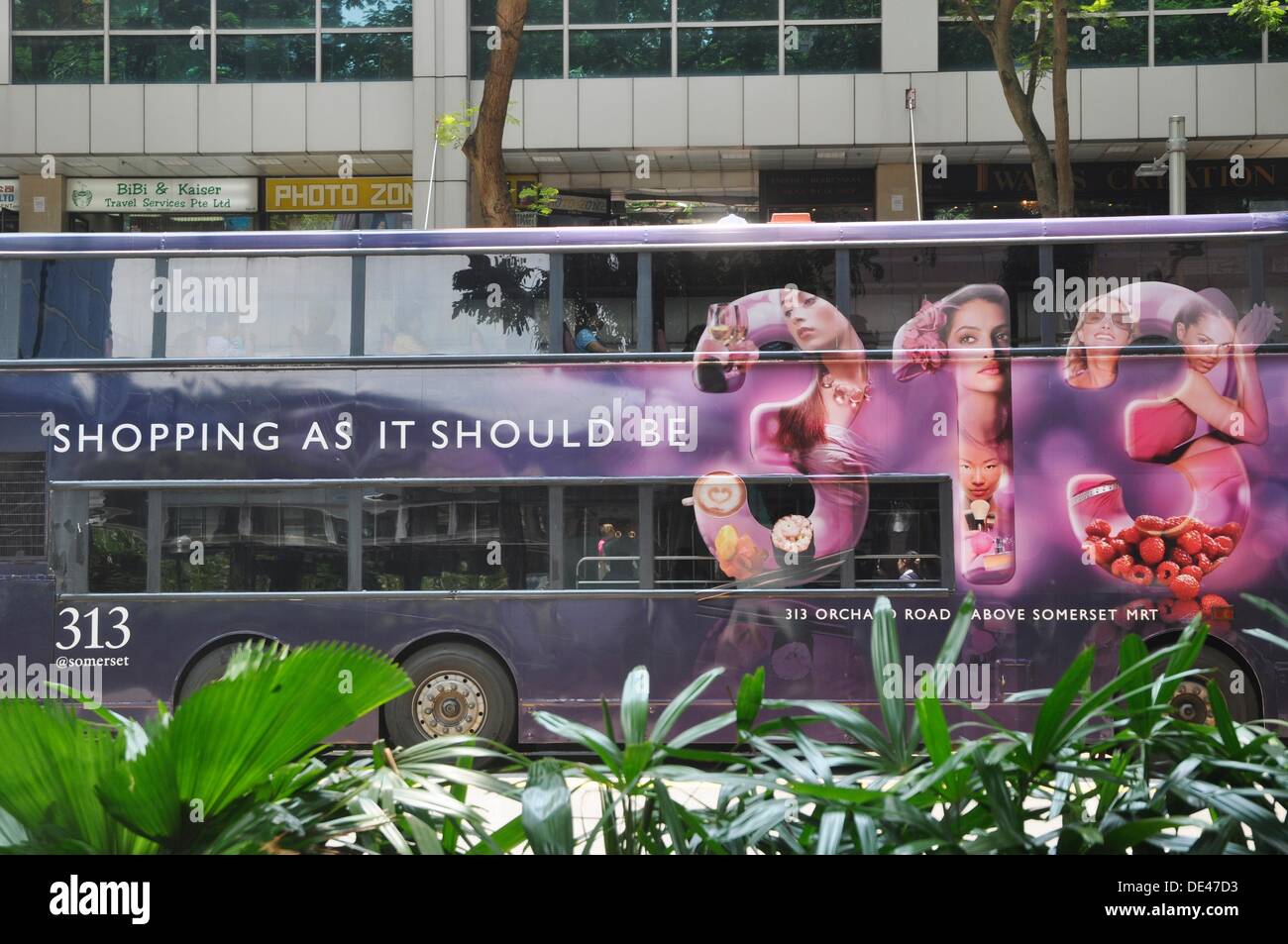 Bus ads hi-res stock photography and images - Alamy