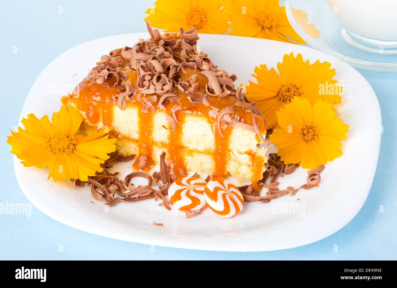 Decorate cake hi-res stock photography and images - Alamy