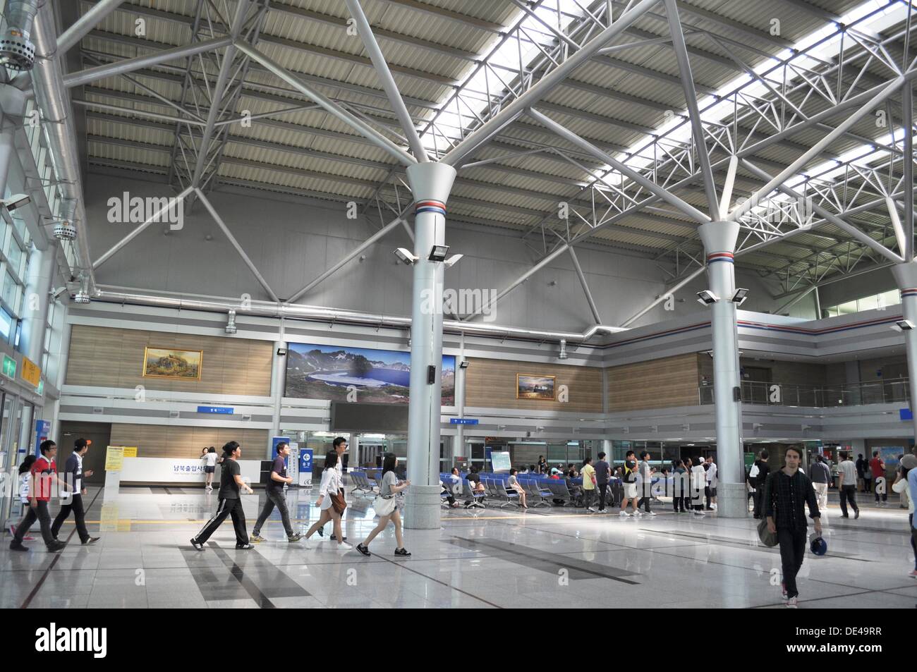 Virtual train station hi-res stock photography and images - Alamy