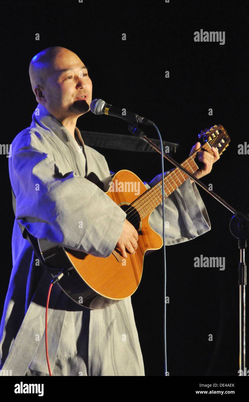 Buddhist monk singing hi-res stock photography and images - Alamy