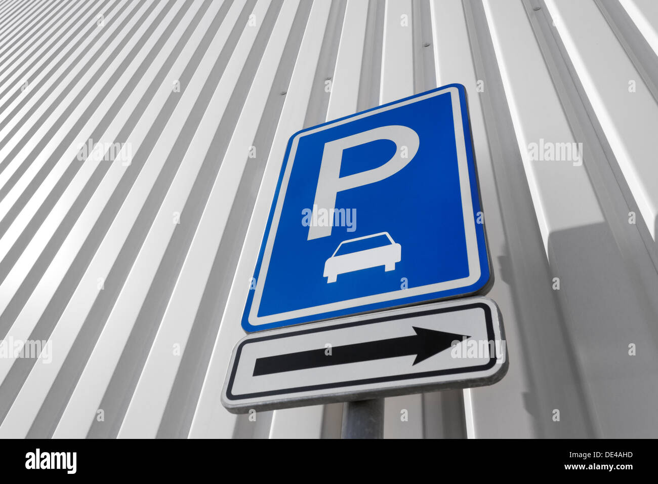 Car park sign hi-res stock photography and images - Alamy