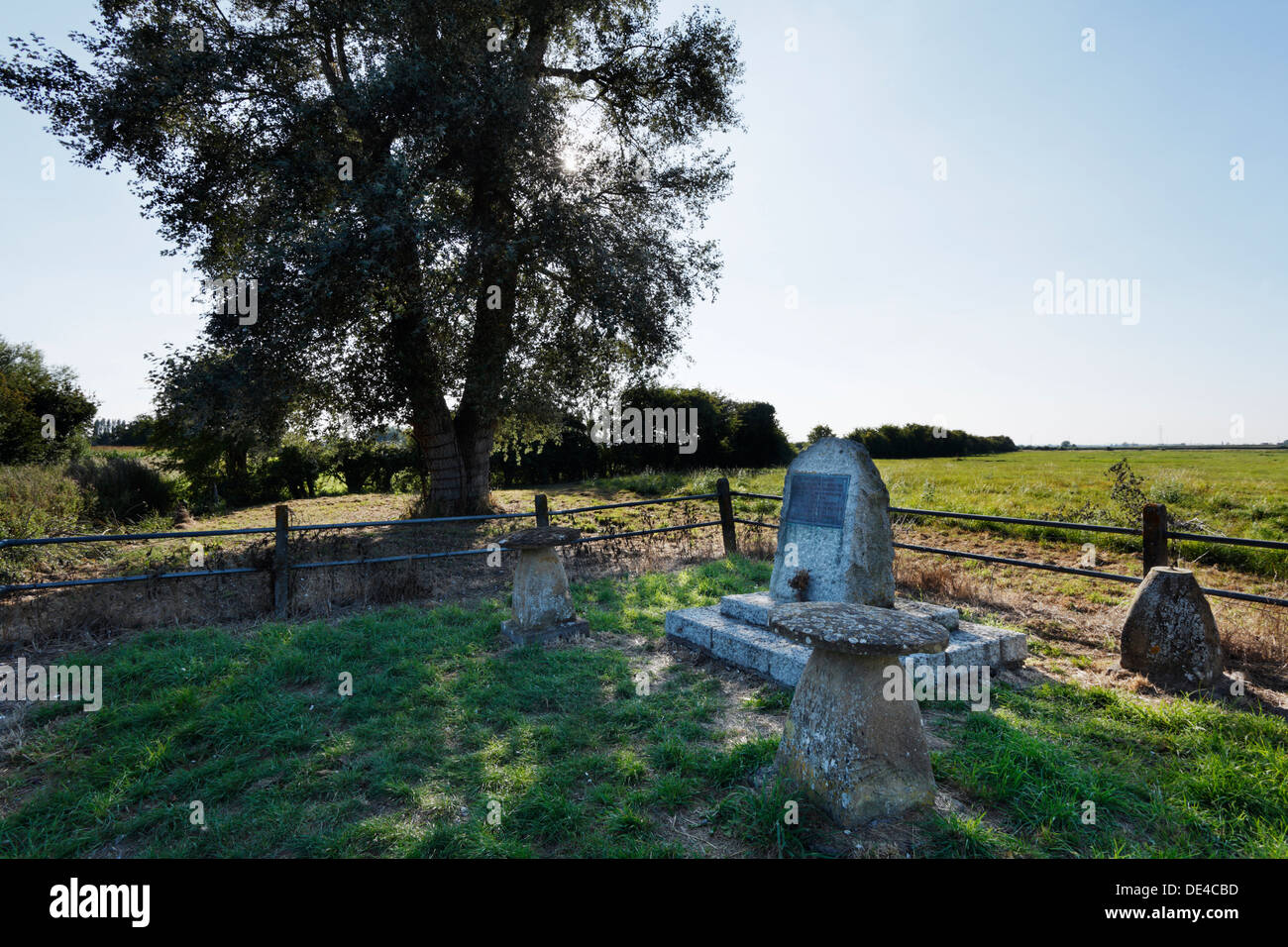 Monument at the site of The Battle of Sedgemoor. Westonzoyland ...