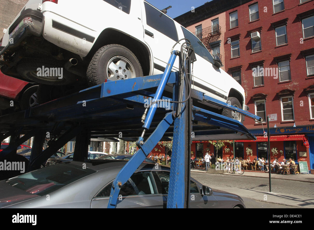 New york city cars parked hi-res stock photography and images - Alamy