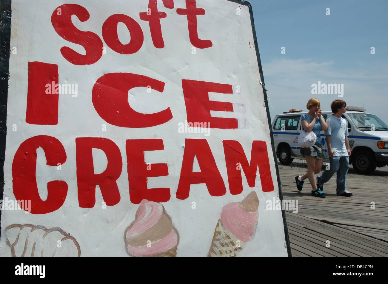 New York City Usa An Ice Cream Sign At Coney Island Brooklyn Stock