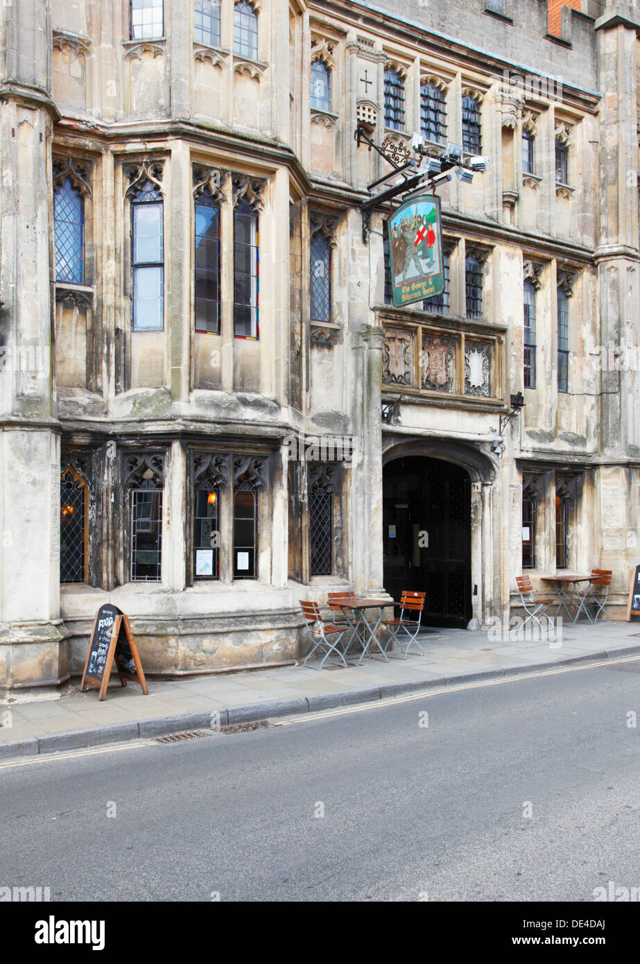George inn and pilgrim hotel hi-res stock photography and images - Alamy