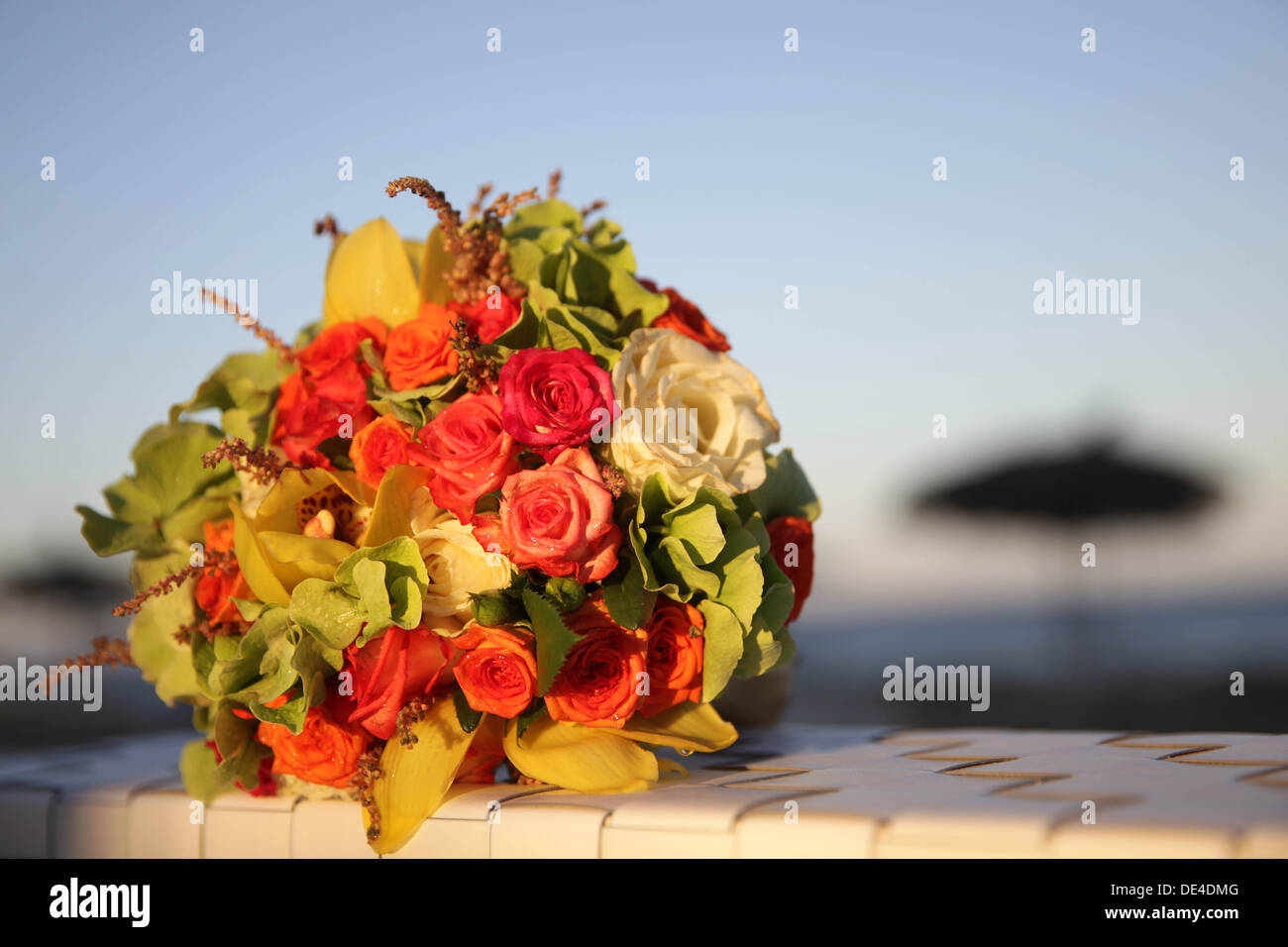 Round wedding bouquet hi-res stock photography and images - Alamy