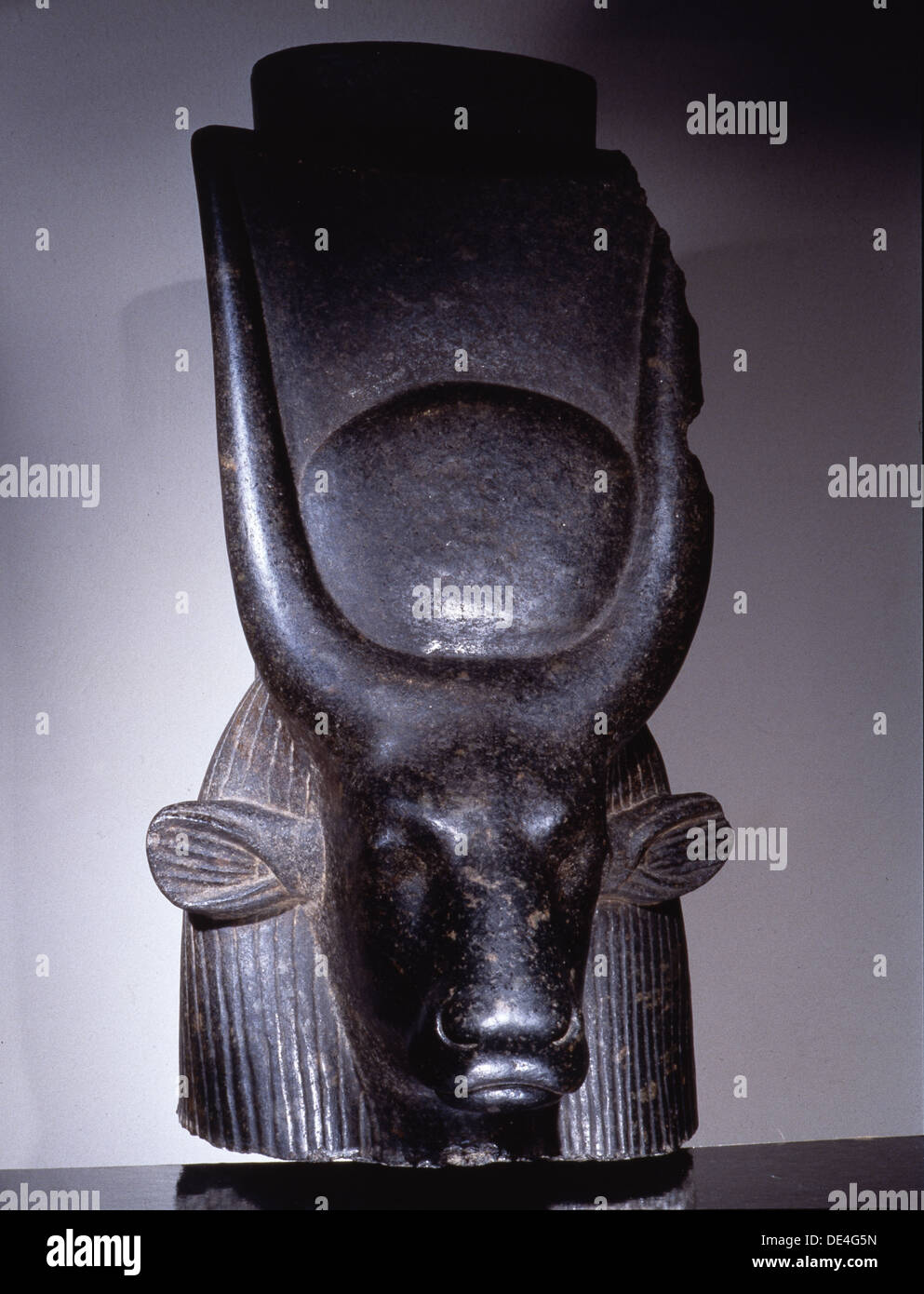 Cow goddess hathor hi-res stock photography and images - Alamy