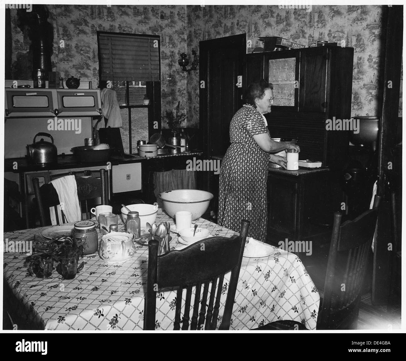 Farmhouse living room design Black and White Stock Photos & Images - Alamy