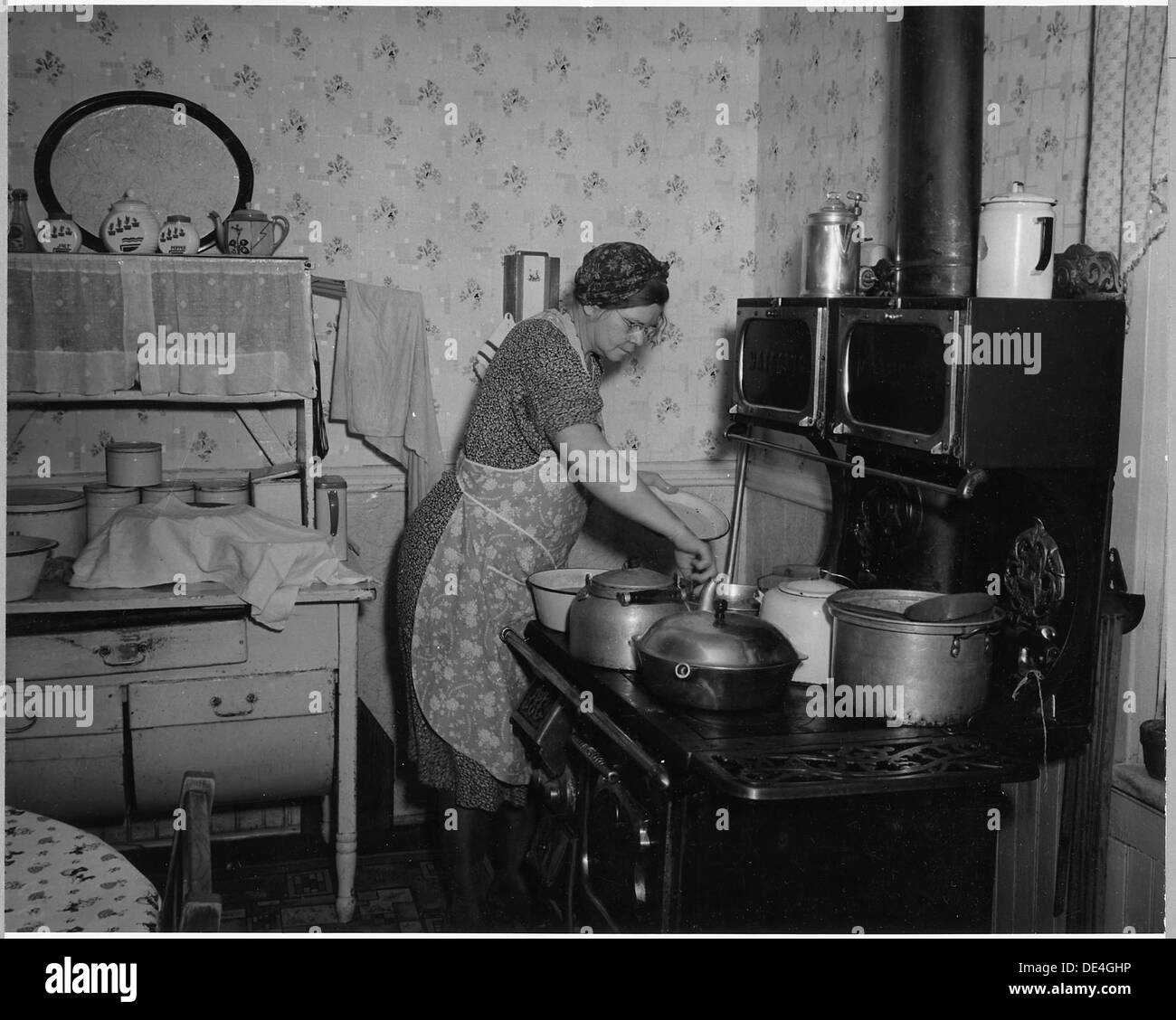 Tenant farming system hi-res stock photography and images - Alamy