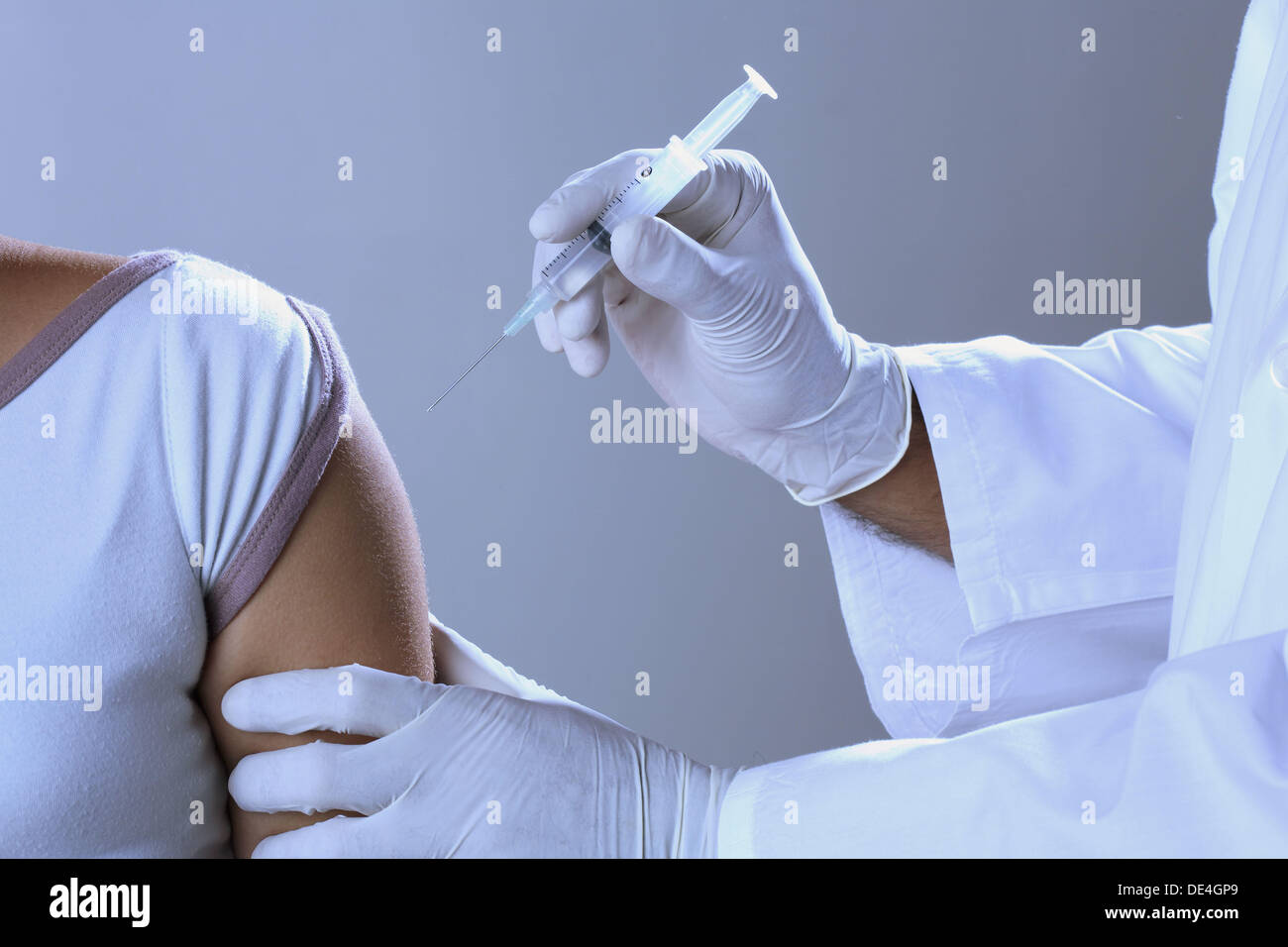 Child having injection hi-res stock photography and images - Alamy