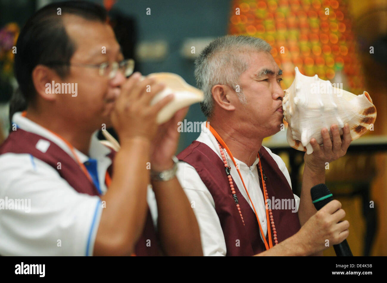 Shell instrument hi-res stock photography and images - Alamy