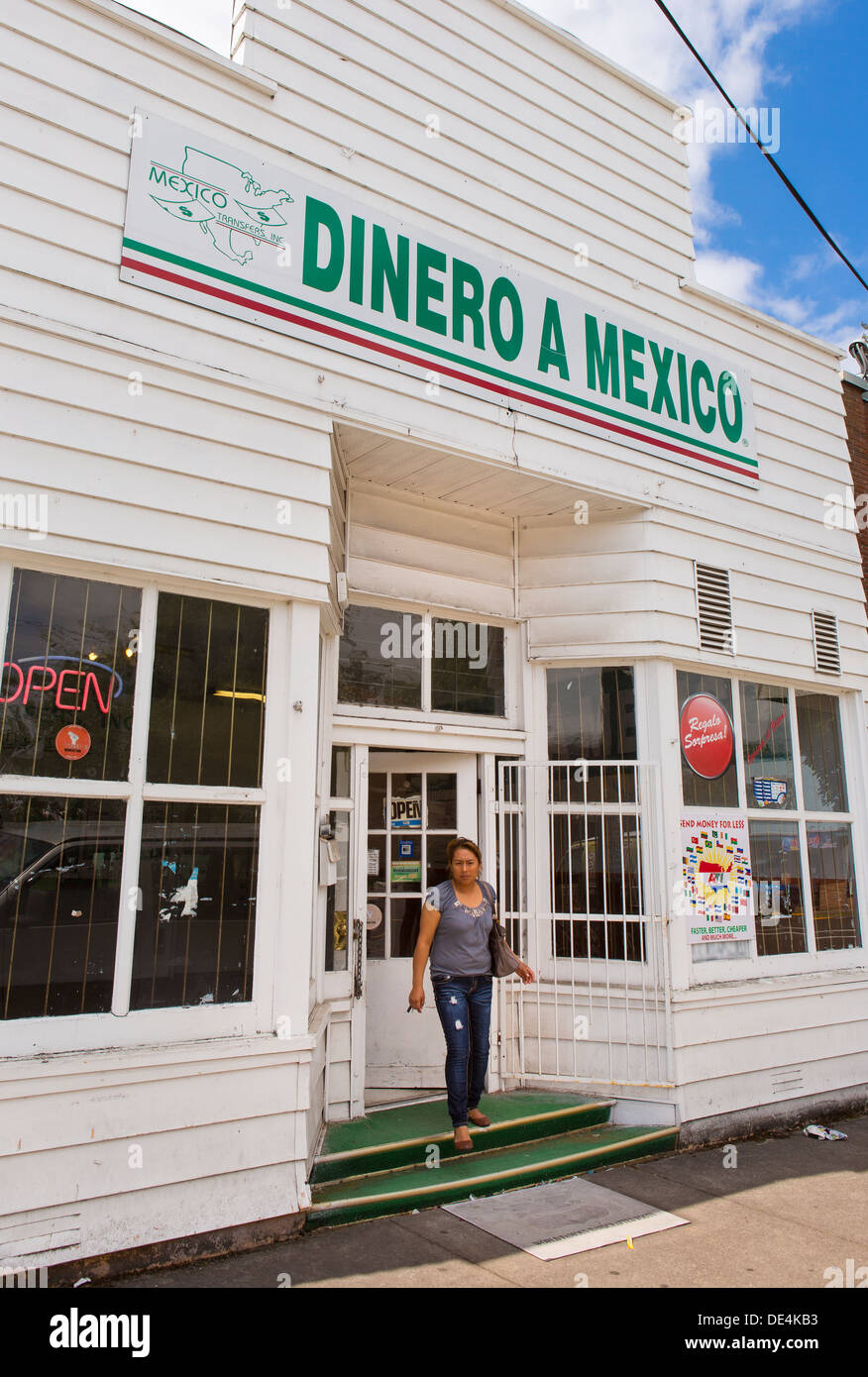 Immigration sign hi-res stock photography and images - Alamy