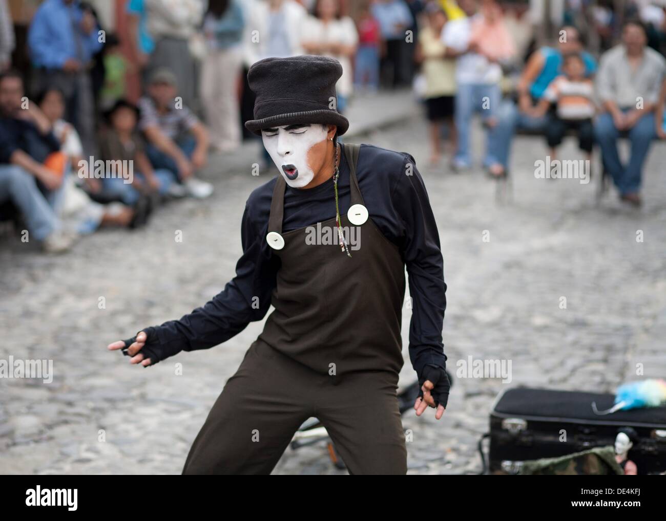 Dance mime hi-res stock photography and images - Alamy
