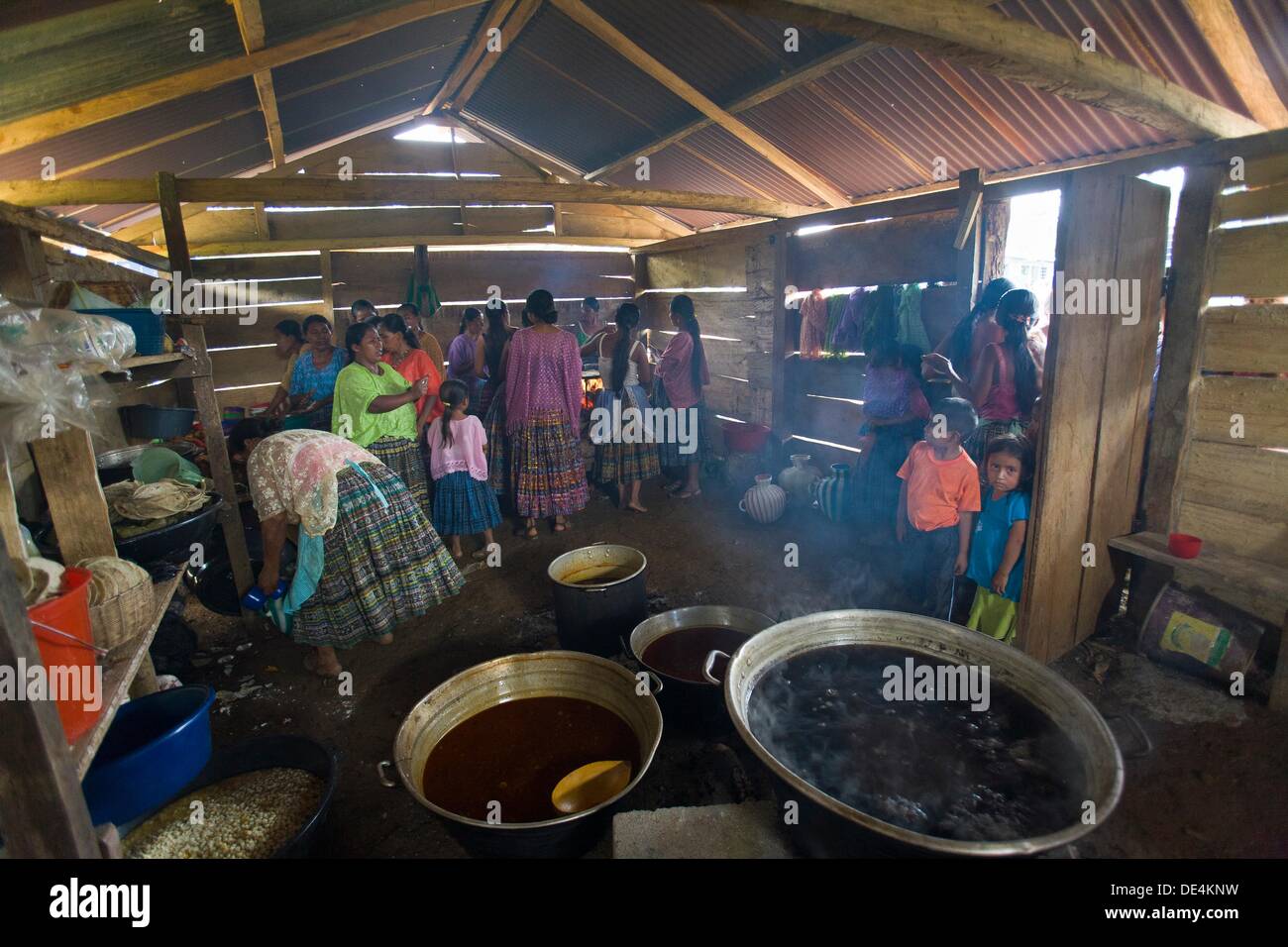 Maya woman cooking hi-res stock photography and images - Alamy