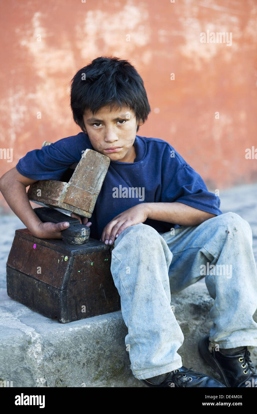 Child shoe shine hi-res stock photography and images - Alamy