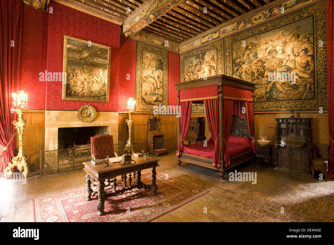 Bed castle room hi-res stock photography and images - Alamy