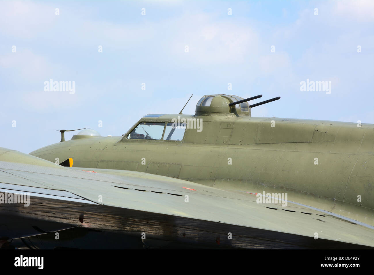 TOP TURRET OF A BOEING B-17 FLYING FORTRESS WW2 BOMBER Stock Photo - Alamy