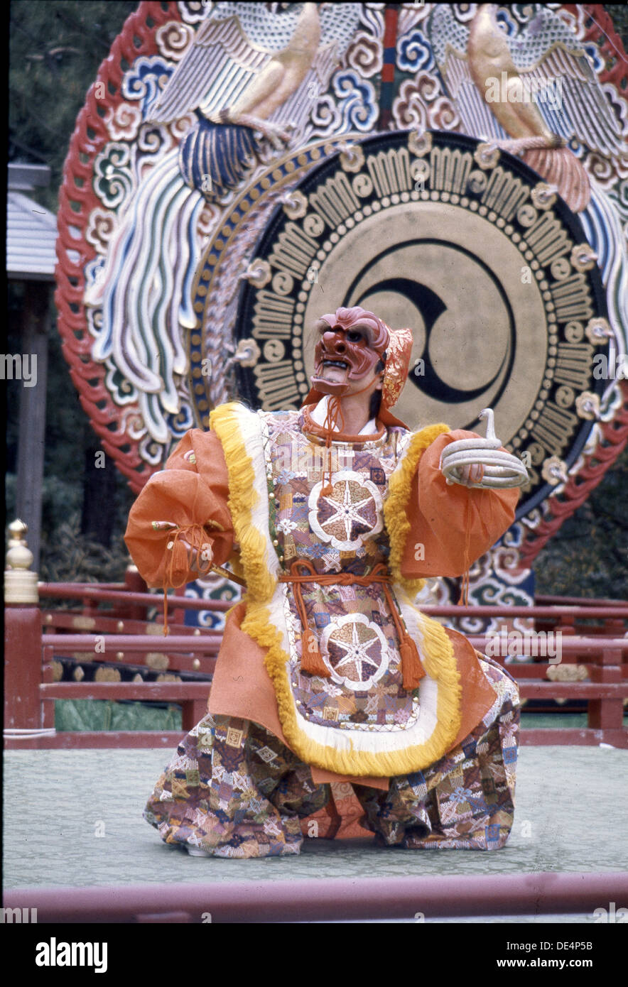 Bugaku dance hi-res stock photography and images - Alamy