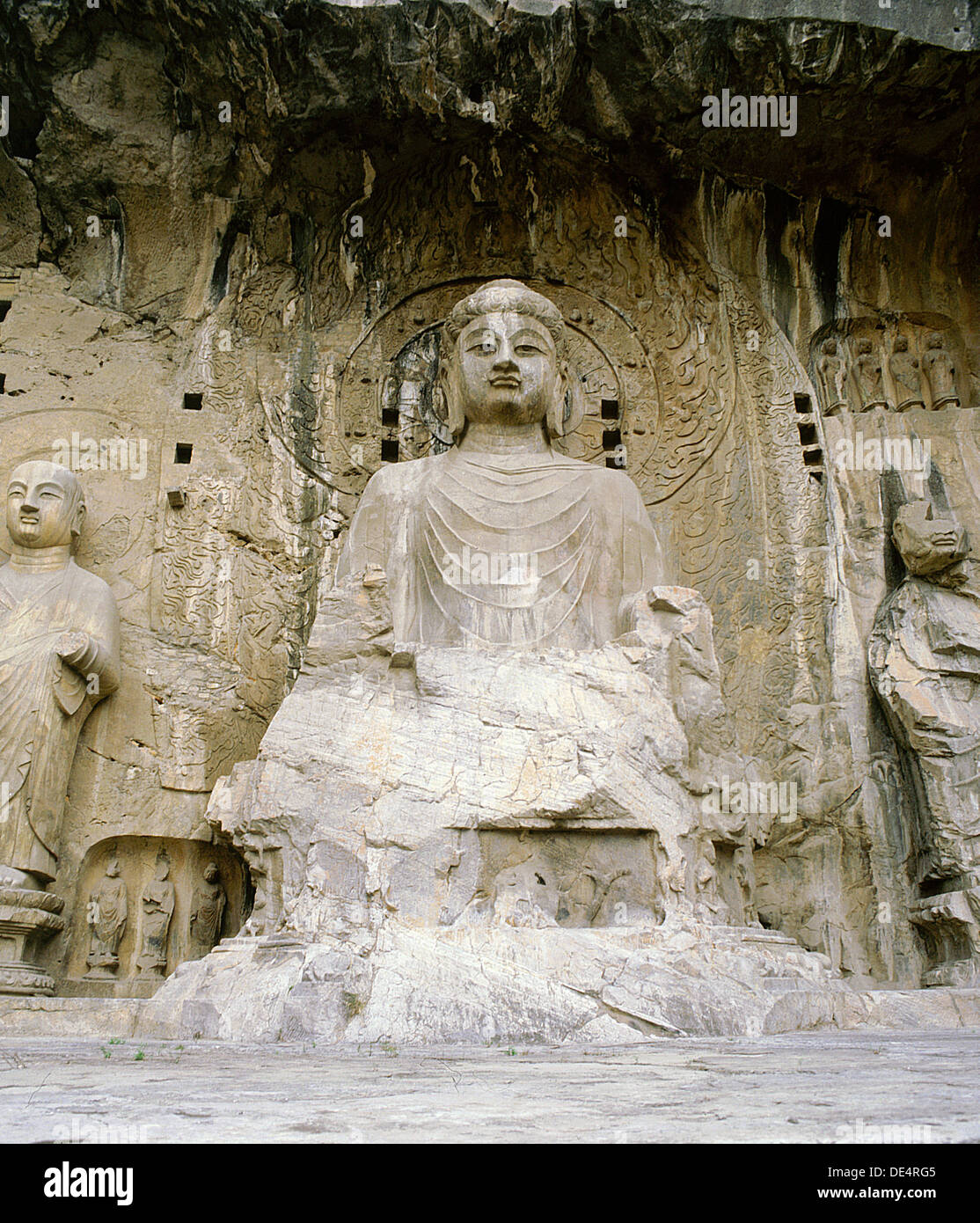 Longmen cave temple hi-res stock photography and images - Alamy