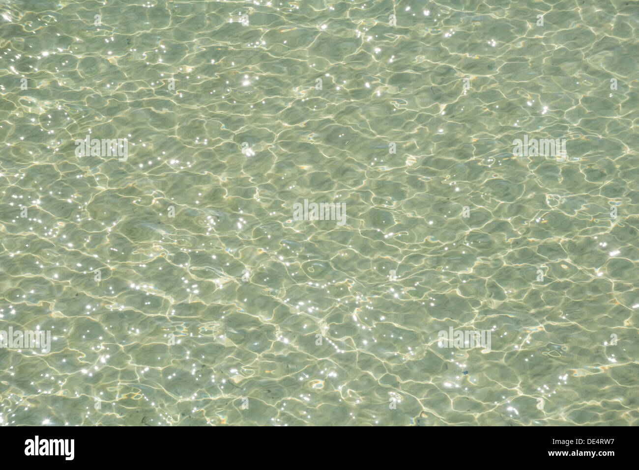 Clear ocean water and sunlight reflections Stock Photo - Alamy