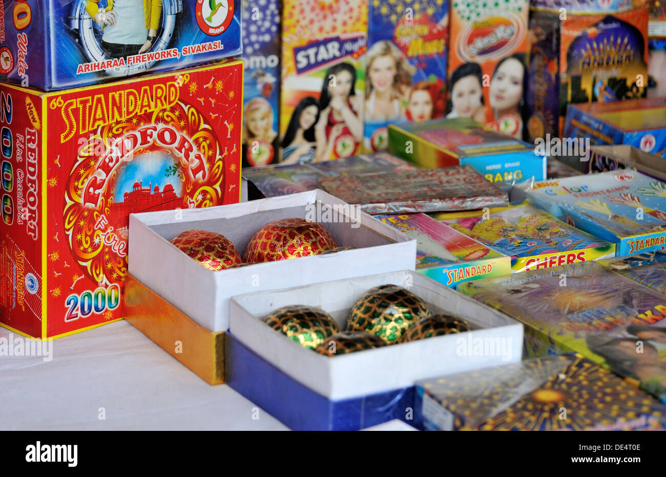 Fireworks shop hi-res stock photography and images - Alamy