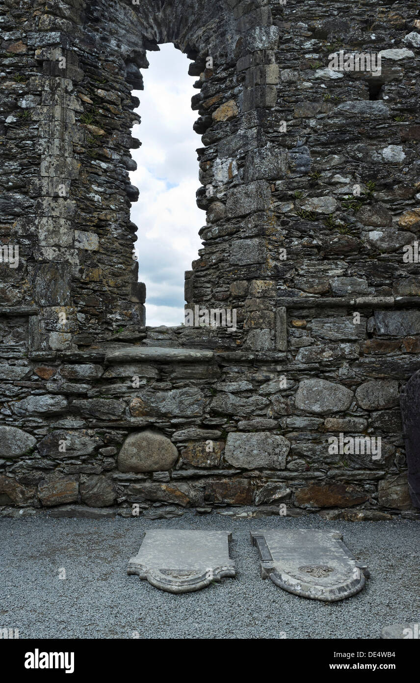 Stone gothic window hi-res stock photography and images - Alamy