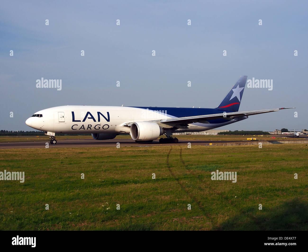 The N774LA LAN Cargo Boeing 777-F6N, with serial number 37710, is seen ...