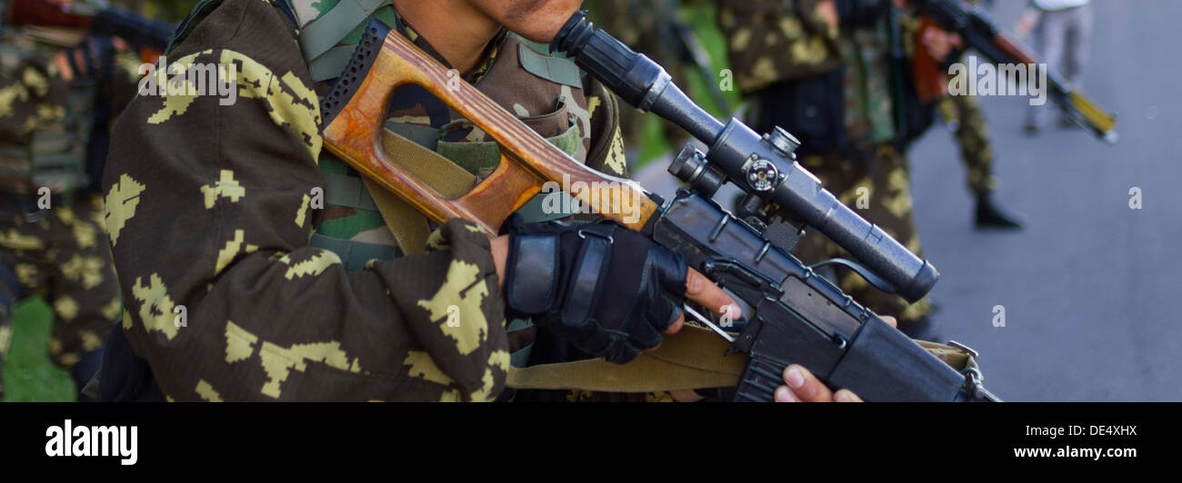 Military uniform weapon army soldier aiming hi-res stock photography ...