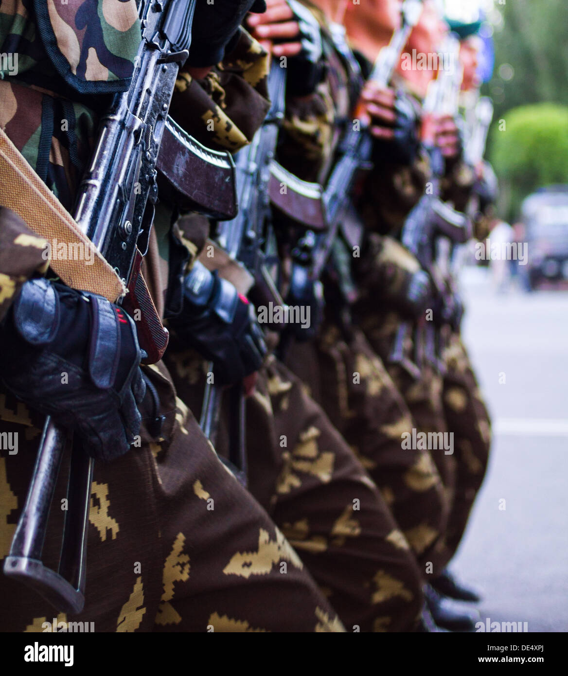 soldiers with guns Stock Photo - Alamy
