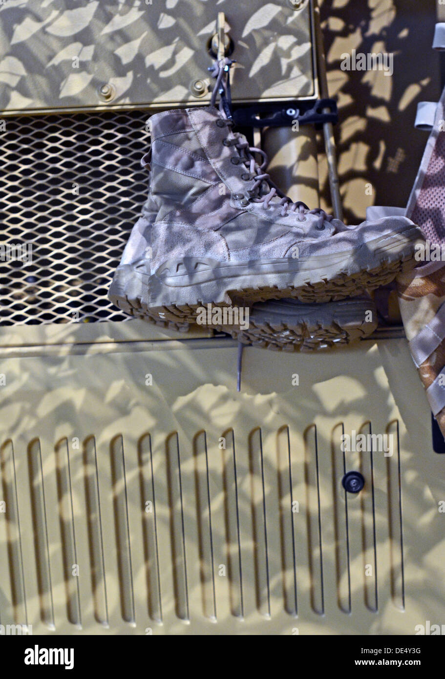 Army boots hi-res stock photography and images - Alamy